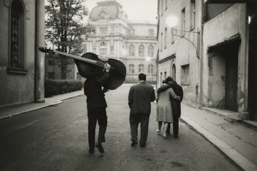 Marc Riboud - Artists - Howard Greenberg Gallery