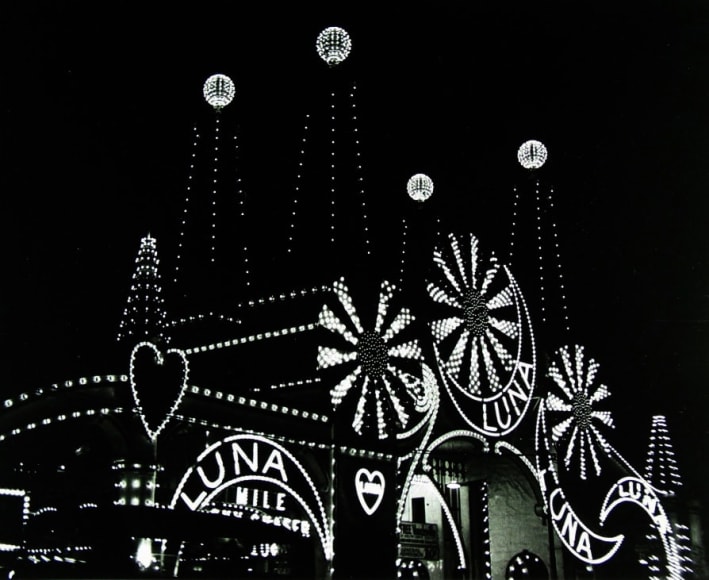 Harold Roth - Artists - Howard Greenberg Gallery