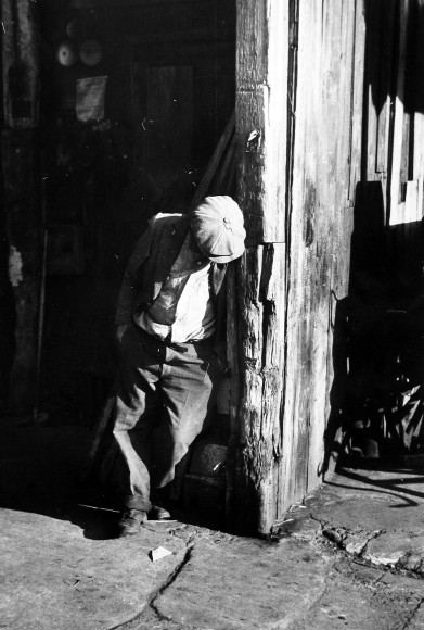 Russell Lee - Artists - Howard Greenberg Gallery