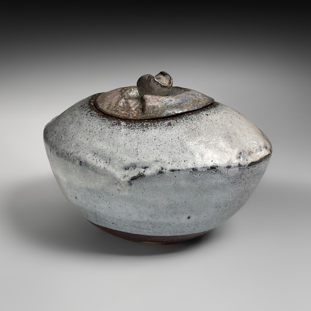 Kaneta Masano - Rough, ovoid waterjar (mizusashi) with Hagi and ...