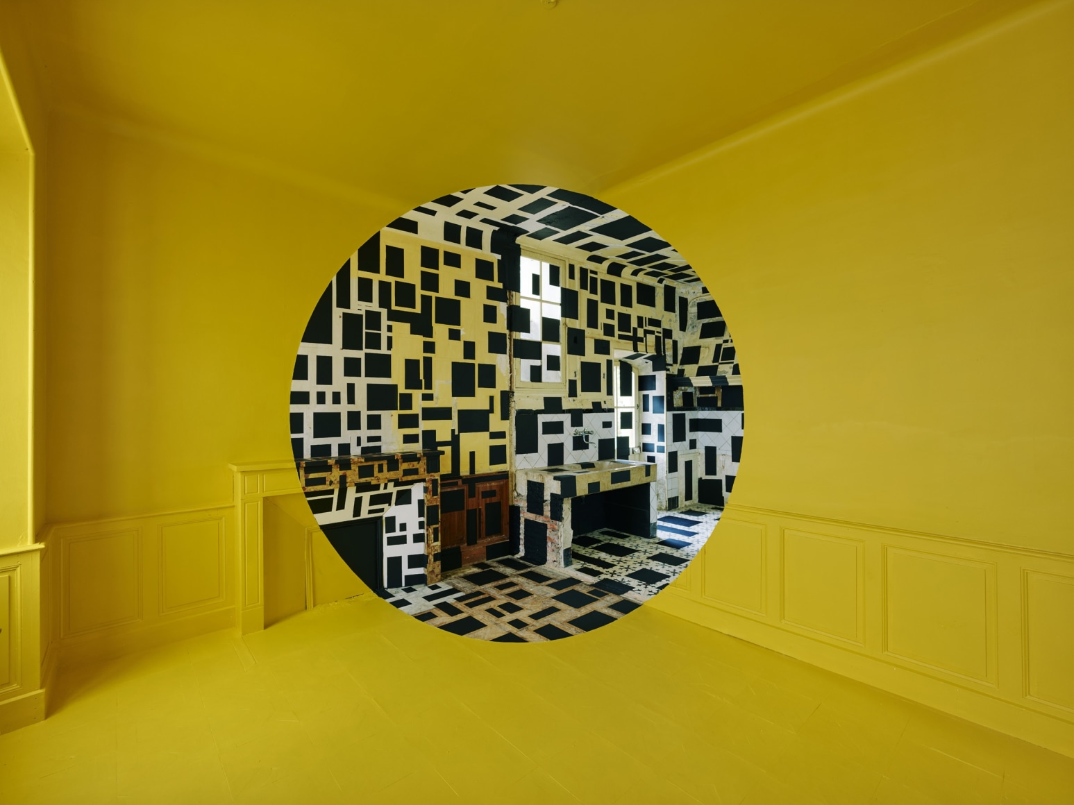 Georges Rousse’s art photography - Anamorphic optical illusions