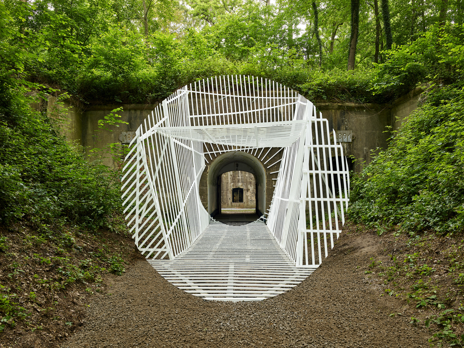 Georges Rousse’s art photography - Anamorphic optical illusions