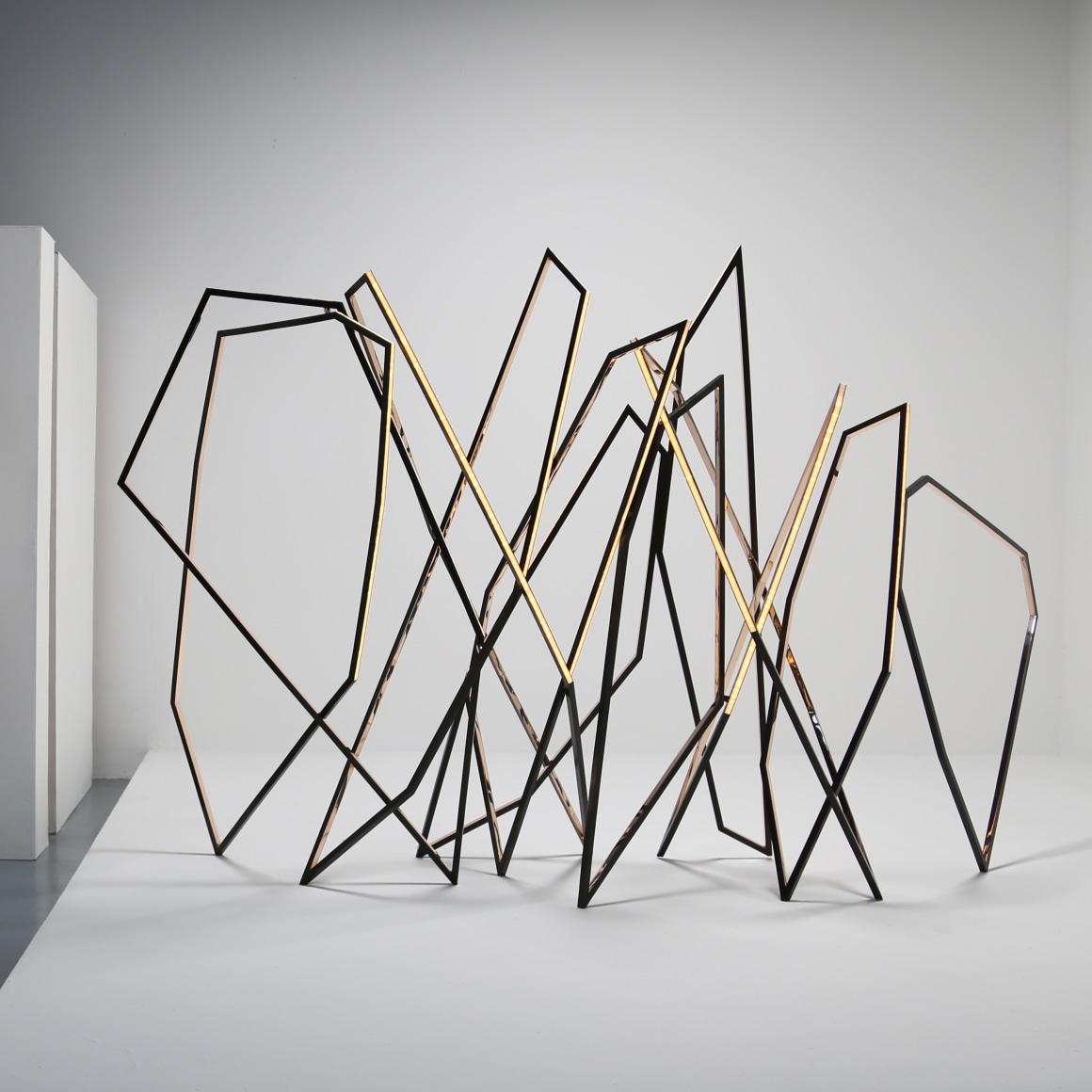 Niamh Barry - Walking, Light Sculpture - Collection - Maison Gerard