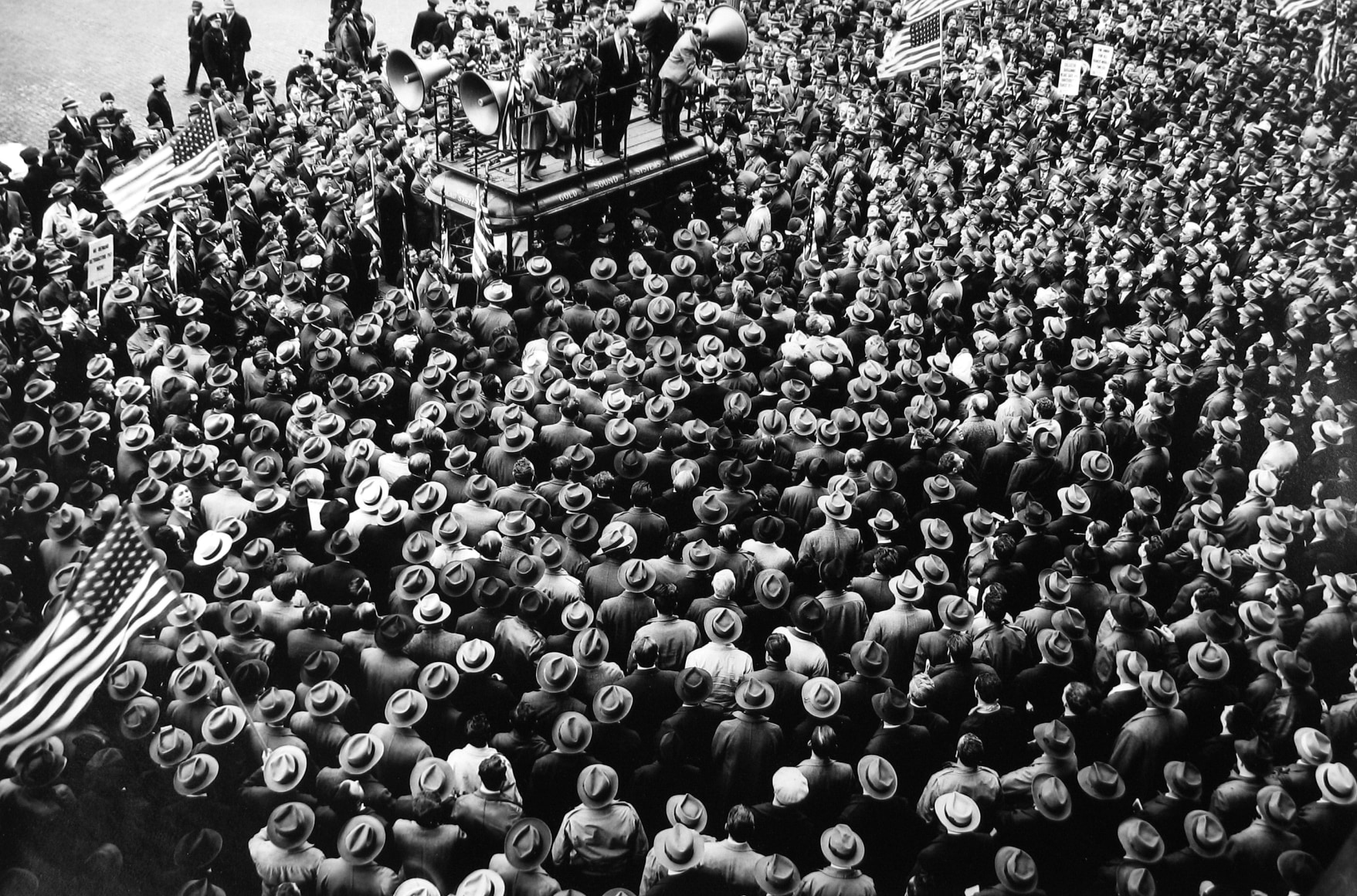 Arthur Leipzig - Artists - Howard Greenberg Gallery