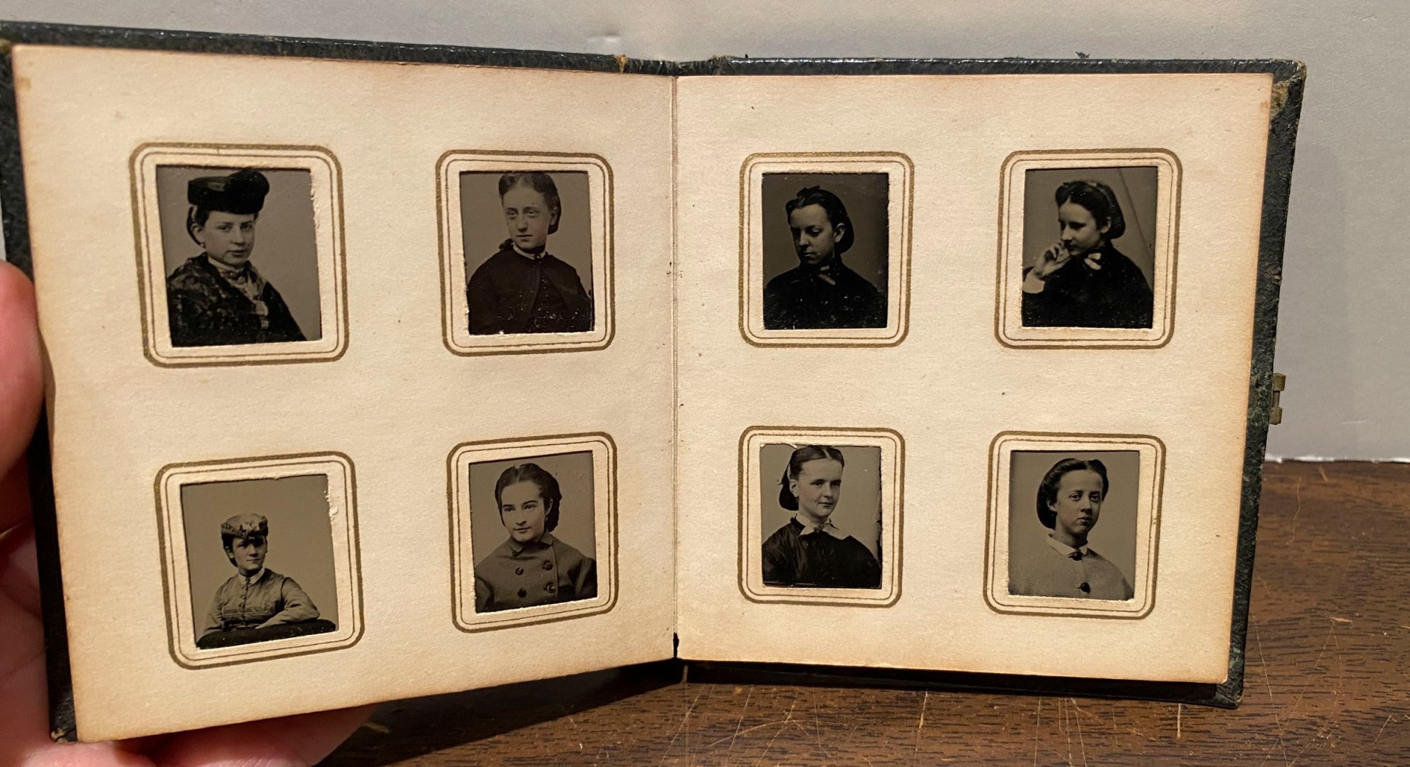 GEM TYPE ALBUM 76 PORTRAITS OF WOMEN BY J.E. TILTON MANY WEARING HATS ...