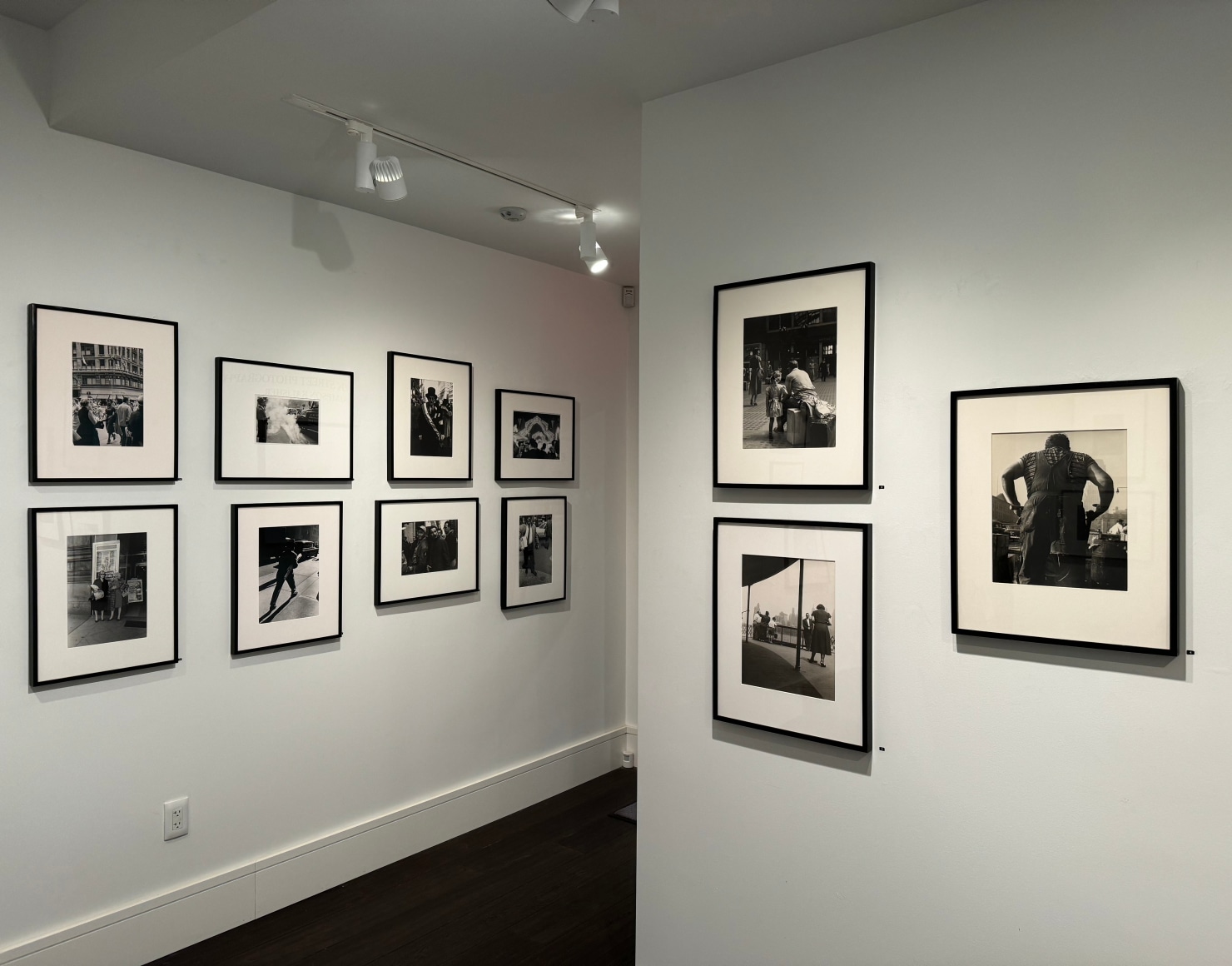 SIMPSON KALISHER (1926-2023) - NEW YORK STREET PHOTOGRAPHY ...