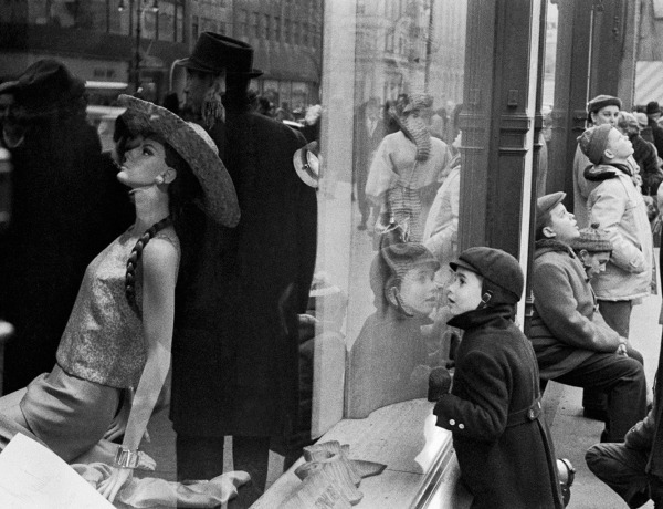 Walker Evans - Artists - Howard Greenberg Gallery